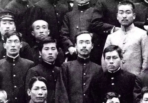 The master-disciple relationship between Li Shutong and Feng Zikai ...