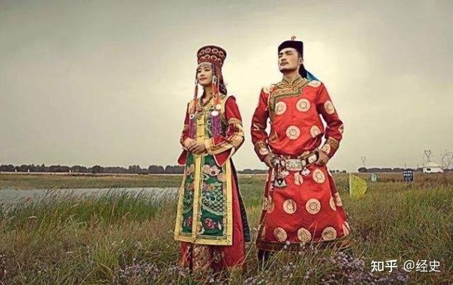 Why do northern garments exhibit a dual temperament of the Central ...